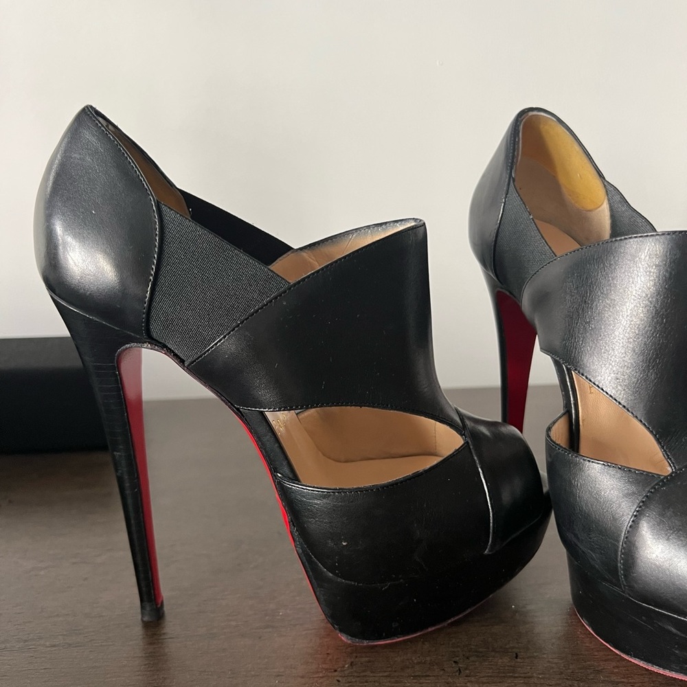 Christian Louboutin Platform Pump - Gem